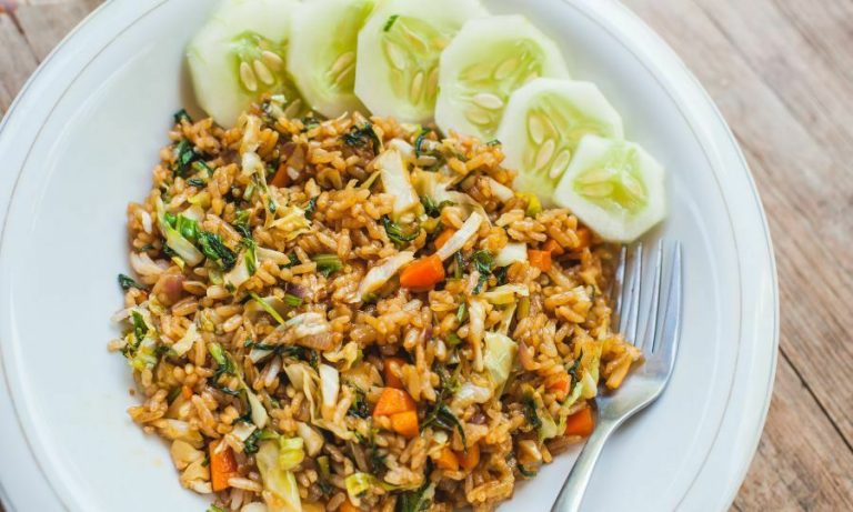 5 Resep Nasi Goreng Yang Dijamin Enak Dan MembuatKetagihan! - Harto Trans