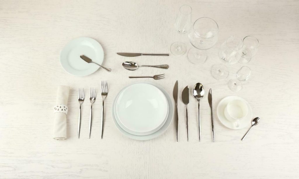 English Service: Pengertian, Ciri Dan Table Setup Yang Benar - Harto Trans