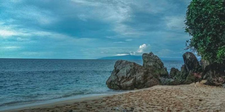 Pantai Base G Jayapura, Pesona Pantai Indah Dengan Hidangan Alam Yang ...