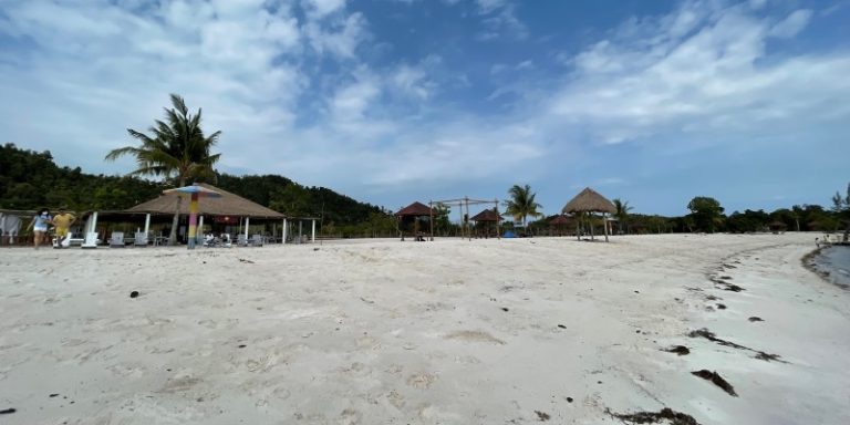 Pantai Viovio, Daya Tarik Pantai Pasir Putih Eksotis Di Batam - Harto Trans